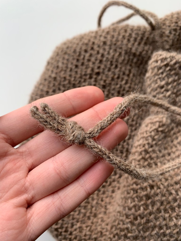 I knitted a bucket bag! The Honey Bucket bag - Sewing, knitting ...